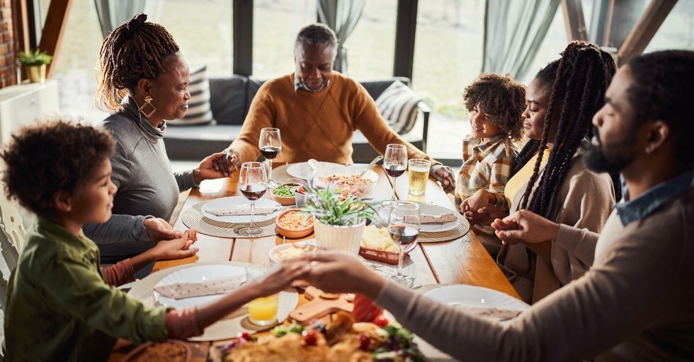 Does Praying Before Meals Have Wellness Benefits? | Reasons for Hope