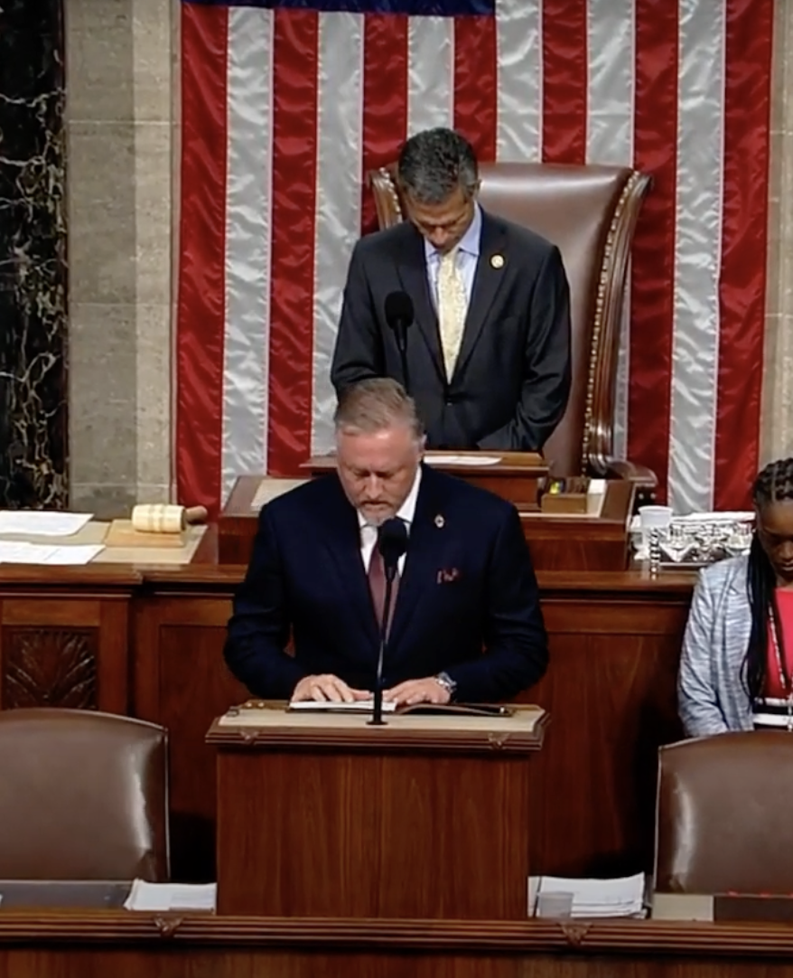 Pastor Zach Terry Opens U.S. Congress in Prayer | Maximum Life
