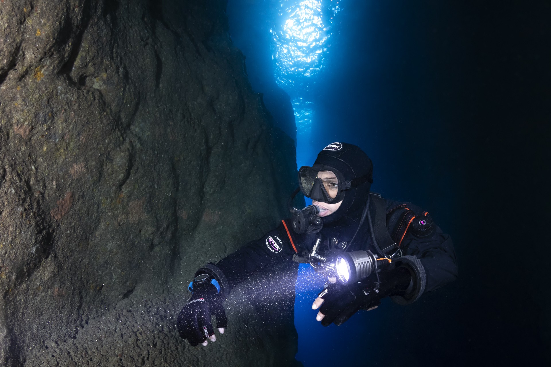 The Dive Light | A TOOL FOR ALL DIVERS | DAN Southern Africa