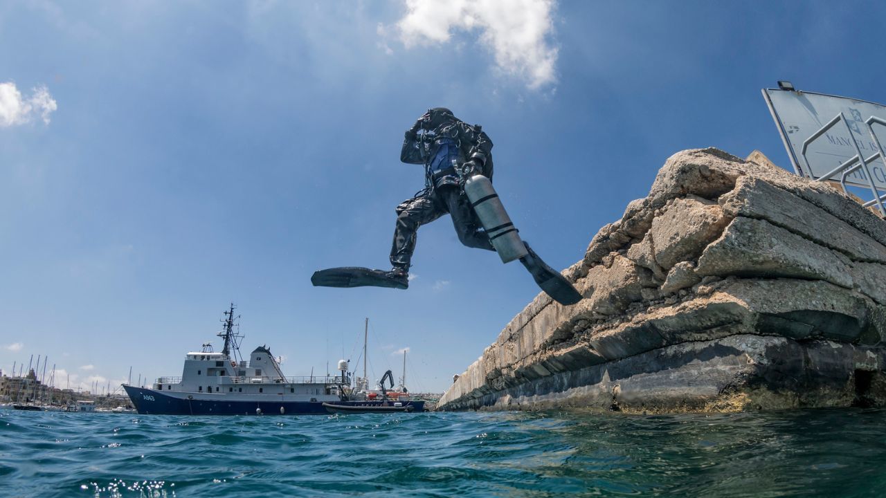 House of Card: Diving Skills | DAN Southern Africa